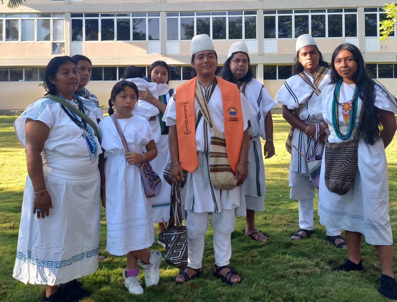 El primer arhuaco de la Sierra Nevada de Santa Marta en graduarse como ...