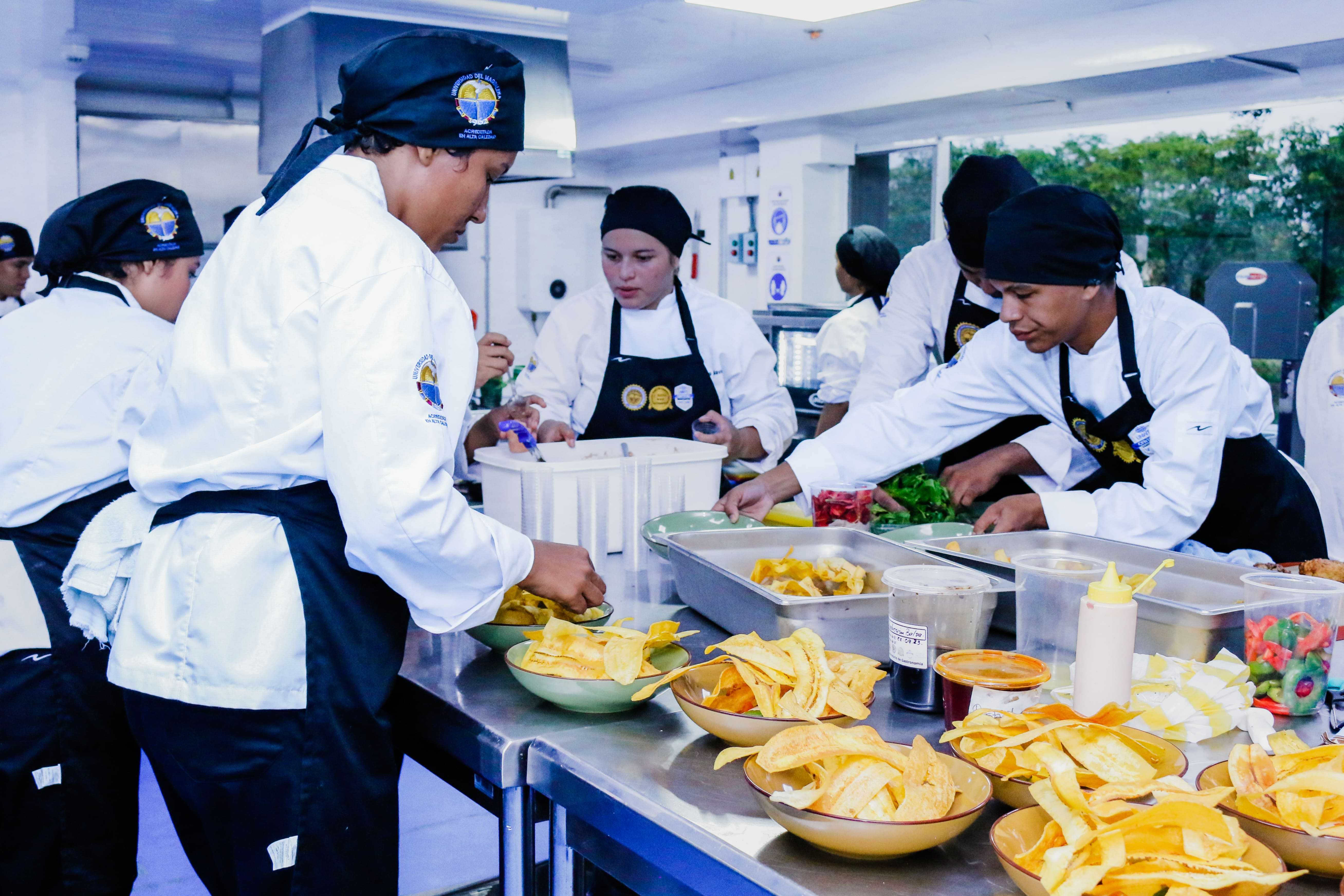 Programas de Hotelería y Turismo reciben acreditación en Alta Calidad ...